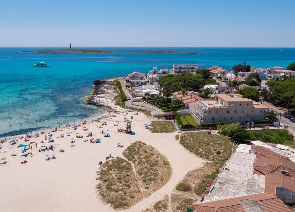 Punta Prima Holidays Menorca - Book confidently with trustworthy area ...